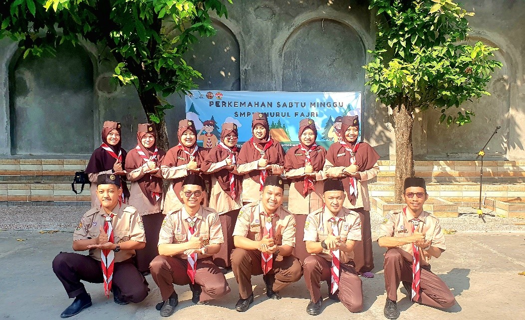 Mengamalkan Dasa Darma Melalui Kegiatan Persami - SMPIT Nurul Fajri